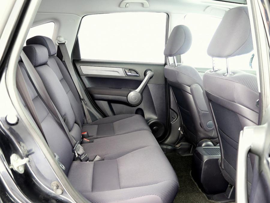 Black Honda CR-V 2008 in Tallinn, with an engine capacity of 2.00 L and mileage of 209 thousand km for 3999 €, photo 8 on AUTOMOTO.COM.LV