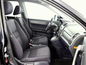 Black Honda CR-V 2008 in Tallinn, with an engine capacity of 2.00 L and mileage of 209 thousand km for 3999 €, photo 15 on AUTOMOTO.COM.LV