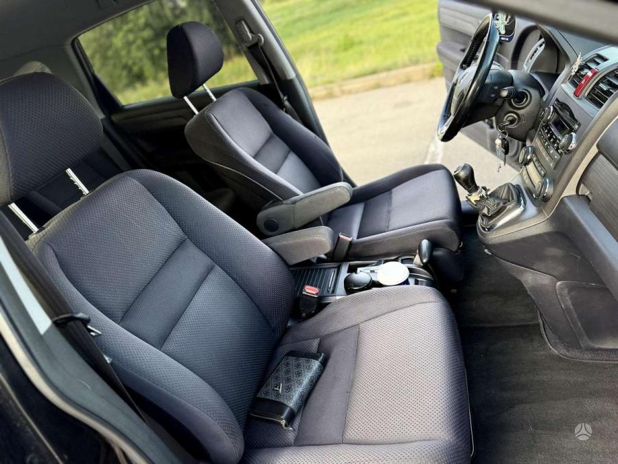 Melns Honda CR-V 2008 Radviliškis, ar dzinēja tilpumu 2.20 L un nobraukumu 370 tūkst. km par 3200 €, foto 18 vietnē AUTOMOTO.COM.LV