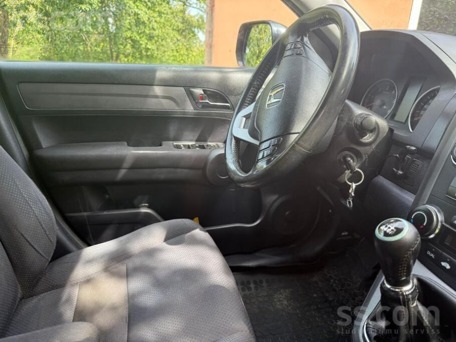 Black Honda CR-V 2008 in Rezekne, with an engine capacity of 2.20 L and mileage of 284 thousand km for 4200 €, photo 5 on AUTOMOTO.COM.LV