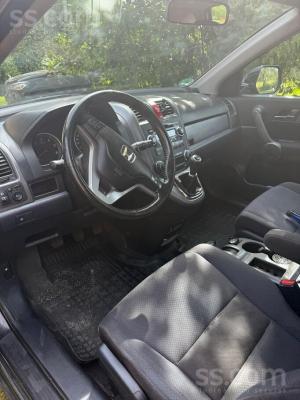 Black Honda CR-V 2008 in Rezekne, with an engine capacity of 2.20 L and mileage of 284 thousand km for 4200 €, photo 6 on AUTOMOTO.COM.LV