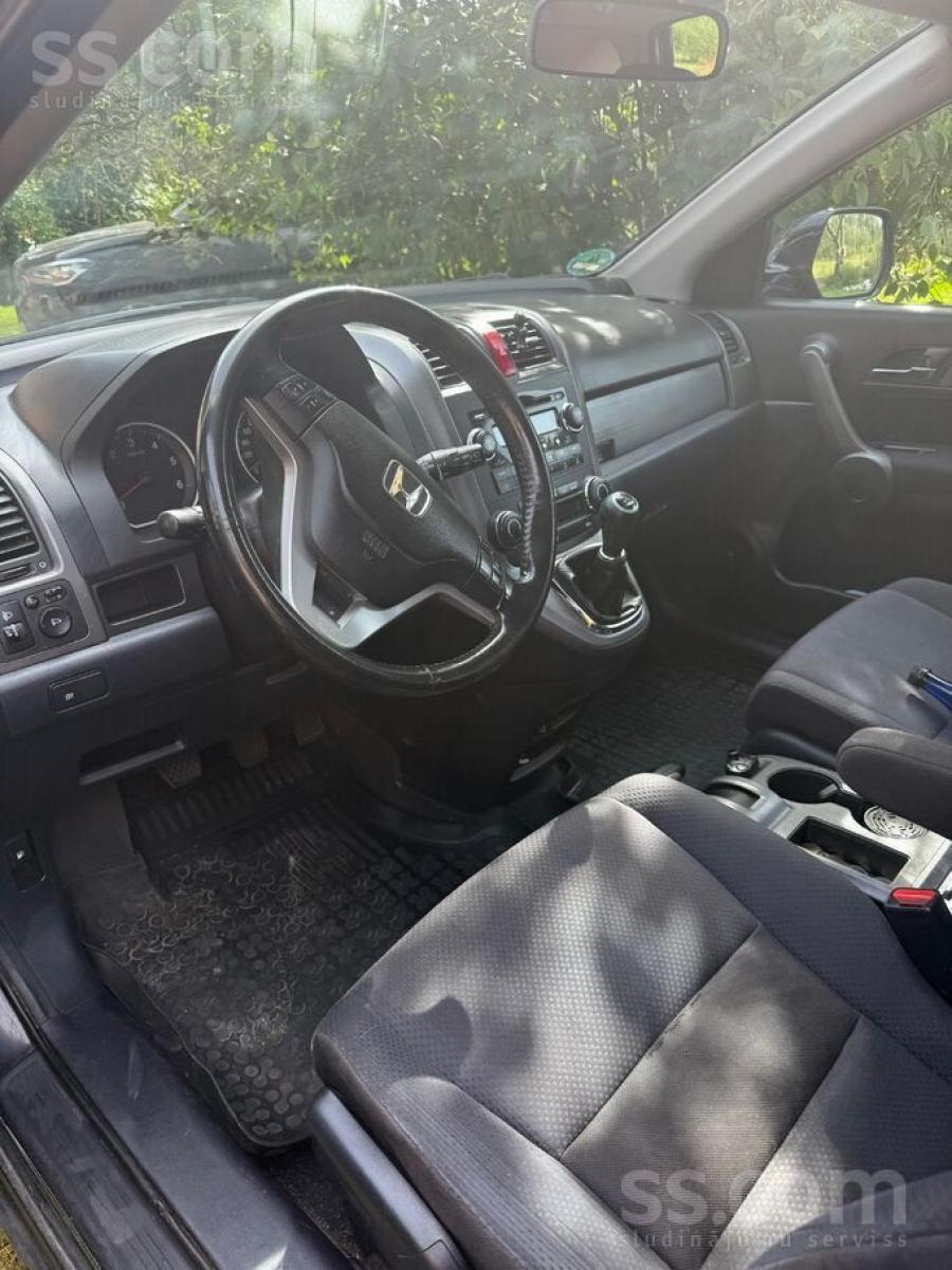 Black Honda CR-V 2008 in Rezekne, with an engine capacity of 2.20 L and mileage of 284 thousand km for 4200 €, photo 6 on AUTOMOTO.COM.LV