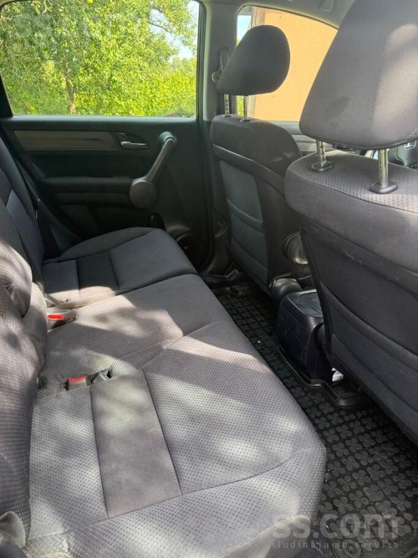 Melns Honda CR-V 2008 Rēzekne, ar dzinēja tilpumu 2.20 L un nobraukumu 284 tūkst. km par 4200 €, foto 8 vietnē AUTOMOTO.COM.LV