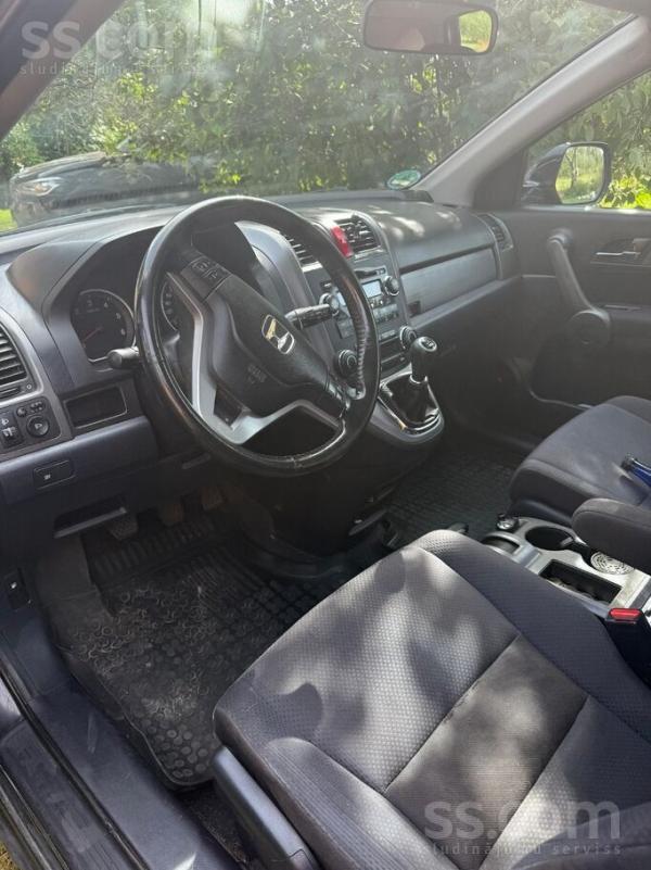 Black Honda CR-V 2008 in Rezekne, with an engine capacity of 2.20 L and mileage of 284 thousand km for 4200 €, photo 6 on AUTOMOTO.COM.LV