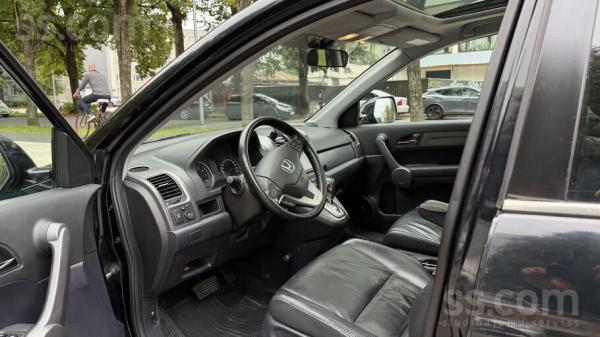 Melns Honda CR-V 2008 Rīga, ar dzinēja tilpumu 2.00 L un nobraukumu 171 tūkst. km par 4700 €, foto 7 vietnē AUTOMOTO.COM.LV