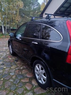 Black Honda CR-V 2008 in Daugavpils, with an engine capacity of 2.20 L and mileage of 271 thousand km for 4250 €, photo 3 on AUTOMOTO.COM.LV