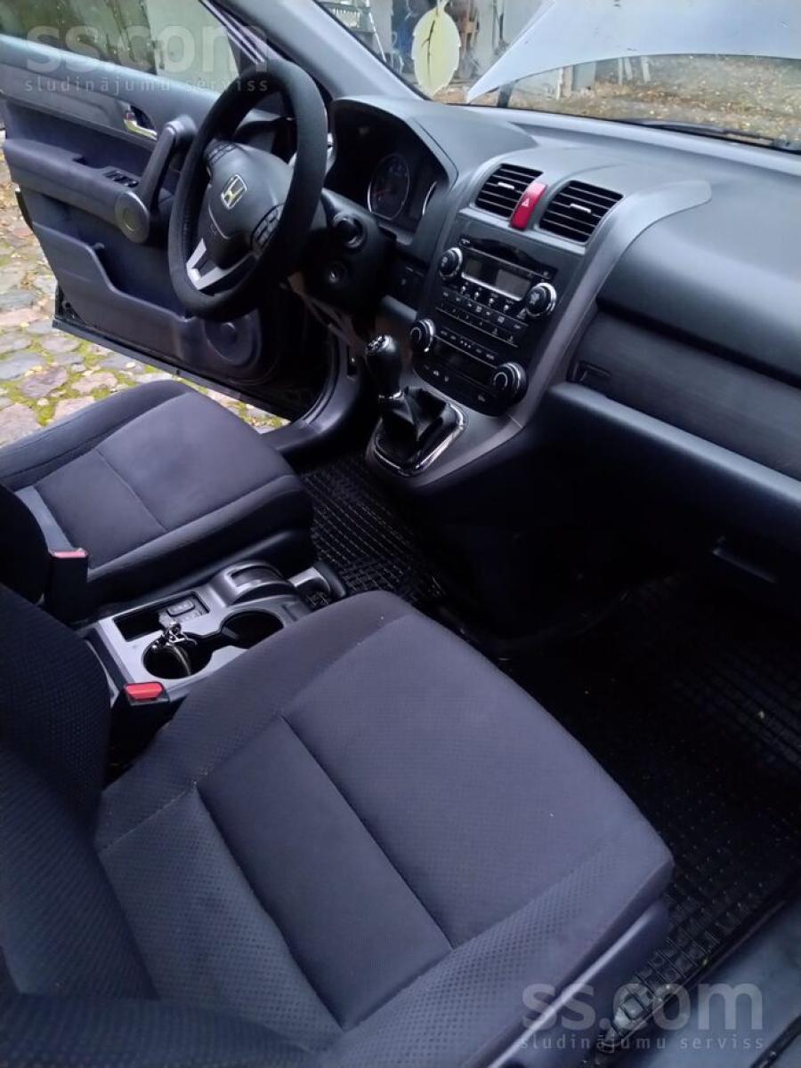 Black Honda CR-V 2008 in Daugavpils, with an engine capacity of 2.20 L and mileage of 271 thousand km for 4250 €, photo 7 on AUTOMOTO.COM.LV