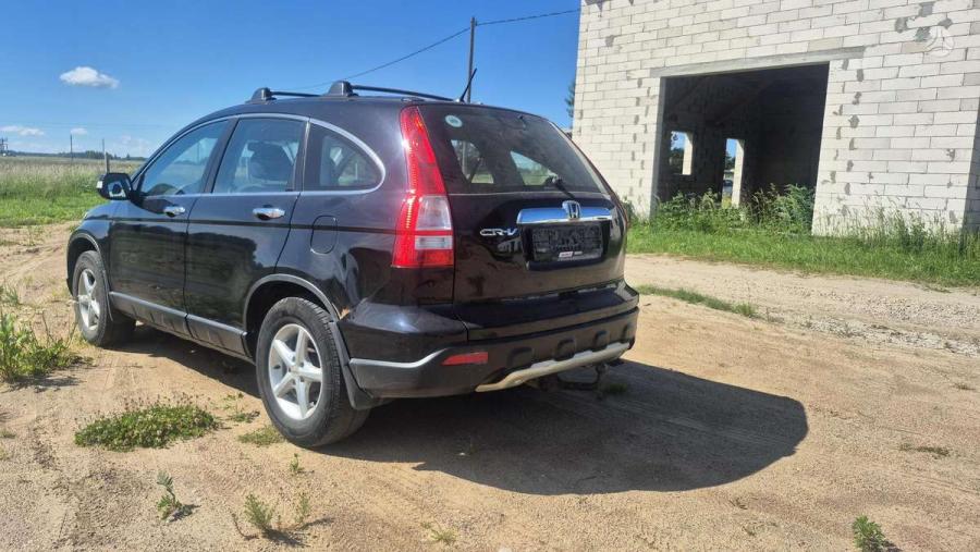 Black Honda CR-V 2009 in Silute, with an engine capacity of 2.20 L and mileage of 33 thousand km for 2450 €, photo 5 on AUTOMOTO.COM.LV