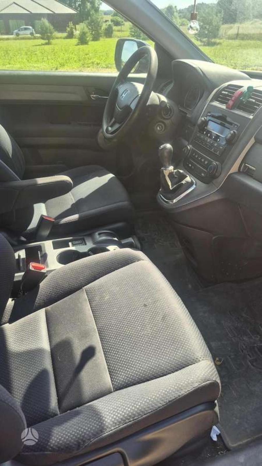 Black Honda CR-V 2009 in Silute, with an engine capacity of 2.20 L and mileage of 33 thousand km for 2450 €, photo 6 on AUTOMOTO.COM.LV