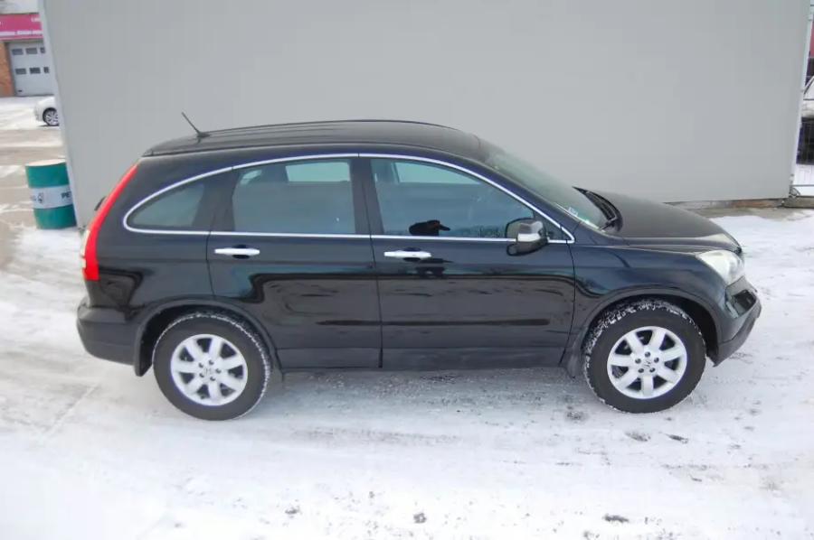 Black Honda CR-V 2009 in Jekabpils, with an engine capacity of 2.20 L and mileage of 255 thousand km for 7200 €, photo 7 on AUTOMOTO.COM.LV