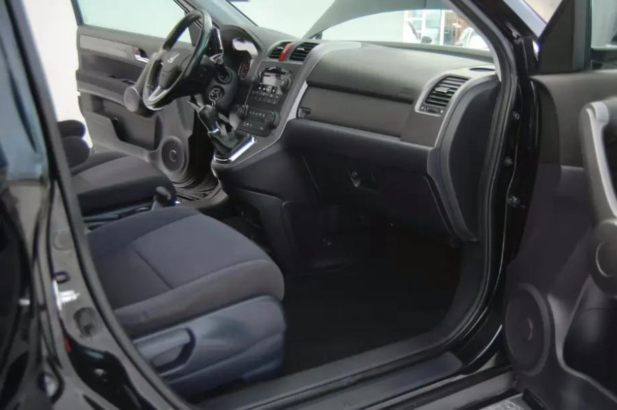 Black Honda CR-V 2009 in Jekabpils, with an engine capacity of 2.20 L and mileage of 255 thousand km for 7200 €, photo 14 on AUTOMOTO.COM.LV