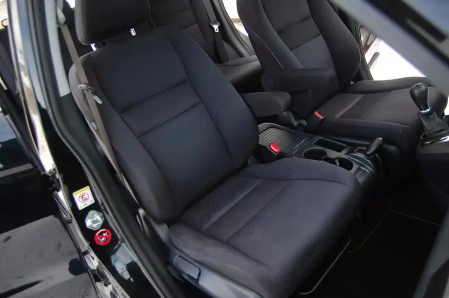 Black Honda CR-V 2009 in Jekabpils, with an engine capacity of 2.20 L and mileage of 255 thousand km for 7200 €, photo 15 on AUTOMOTO.COM.LV