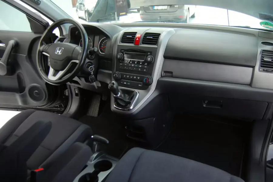 Black Honda CR-V 2009 in Jekabpils, with an engine capacity of 2.20 L and mileage of 255 thousand km for 7200 €, photo 16 on AUTOMOTO.COM.LV
