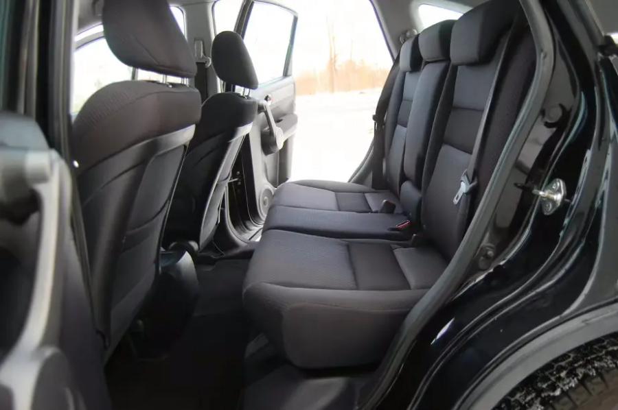 Black Honda CR-V 2009 in Jekabpils, with an engine capacity of 2.20 L and mileage of 255 thousand km for 7200 €, photo 17 on AUTOMOTO.COM.LV