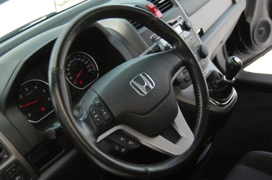 Black Honda CR-V 2009 in Jekabpils, with an engine capacity of 2.20 L and mileage of 255 thousand km for 7200 €, photo 18 on AUTOMOTO.COM.LV