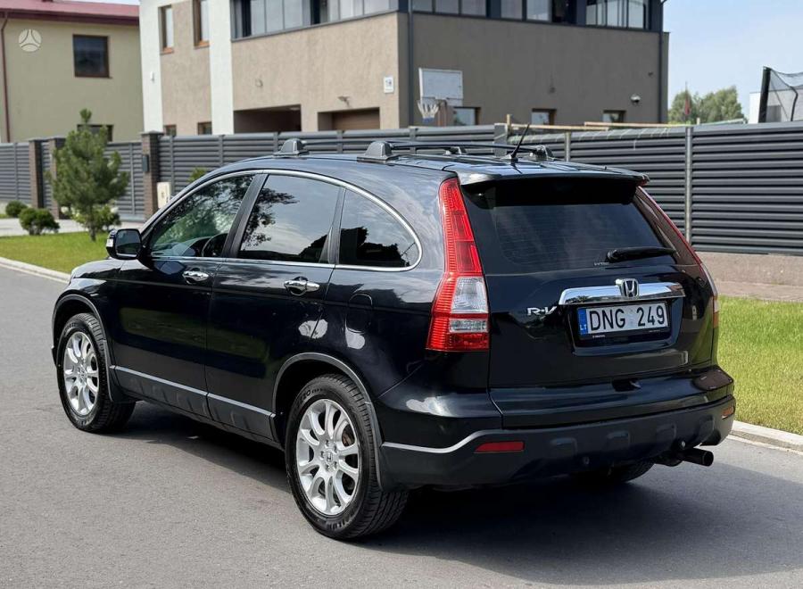 Black Honda CR-V 2009 in Vilnius, with an engine capacity of 2.00 L and mileage of 219 thousand km for 3450 €, photo 4 on AUTOMOTO.COM.LV