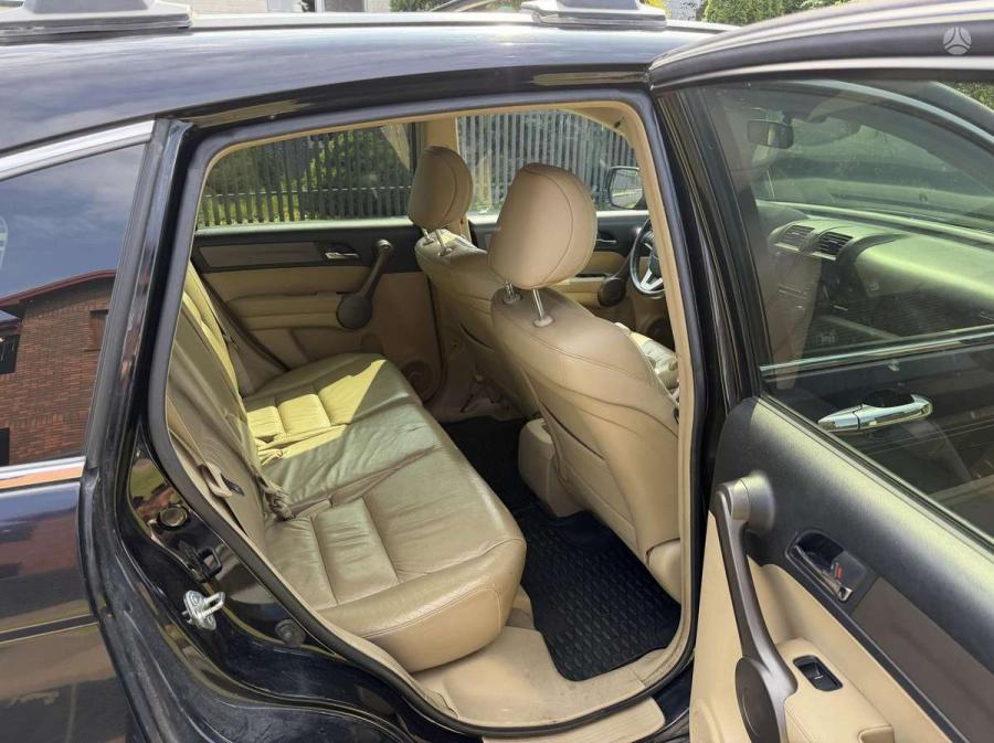 Black Honda CR-V 2009 in Vilnius, with an engine capacity of 2.00 L and mileage of 219 thousand km for 3450 €, photo 13 on AUTOMOTO.COM.LV