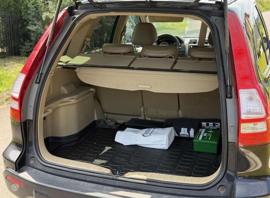 Black Honda CR-V 2009 in Vilnius, with an engine capacity of 2.00 L and mileage of 219 thousand km for 3450 €, photo 22 on AUTOMOTO.COM.LV
