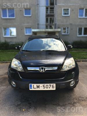 Black Honda CR-V 2009 in Riga, with an engine capacity of 2.20 L and mileage of 297 thousand km for 5300 €, photo 3 on AUTOMOTO.COM.LV