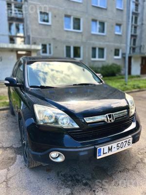 Black Honda CR-V 2009 in Riga, with an engine capacity of 2.20 L and mileage of 297 thousand km for 5300 €, photo 4 on AUTOMOTO.COM.LV