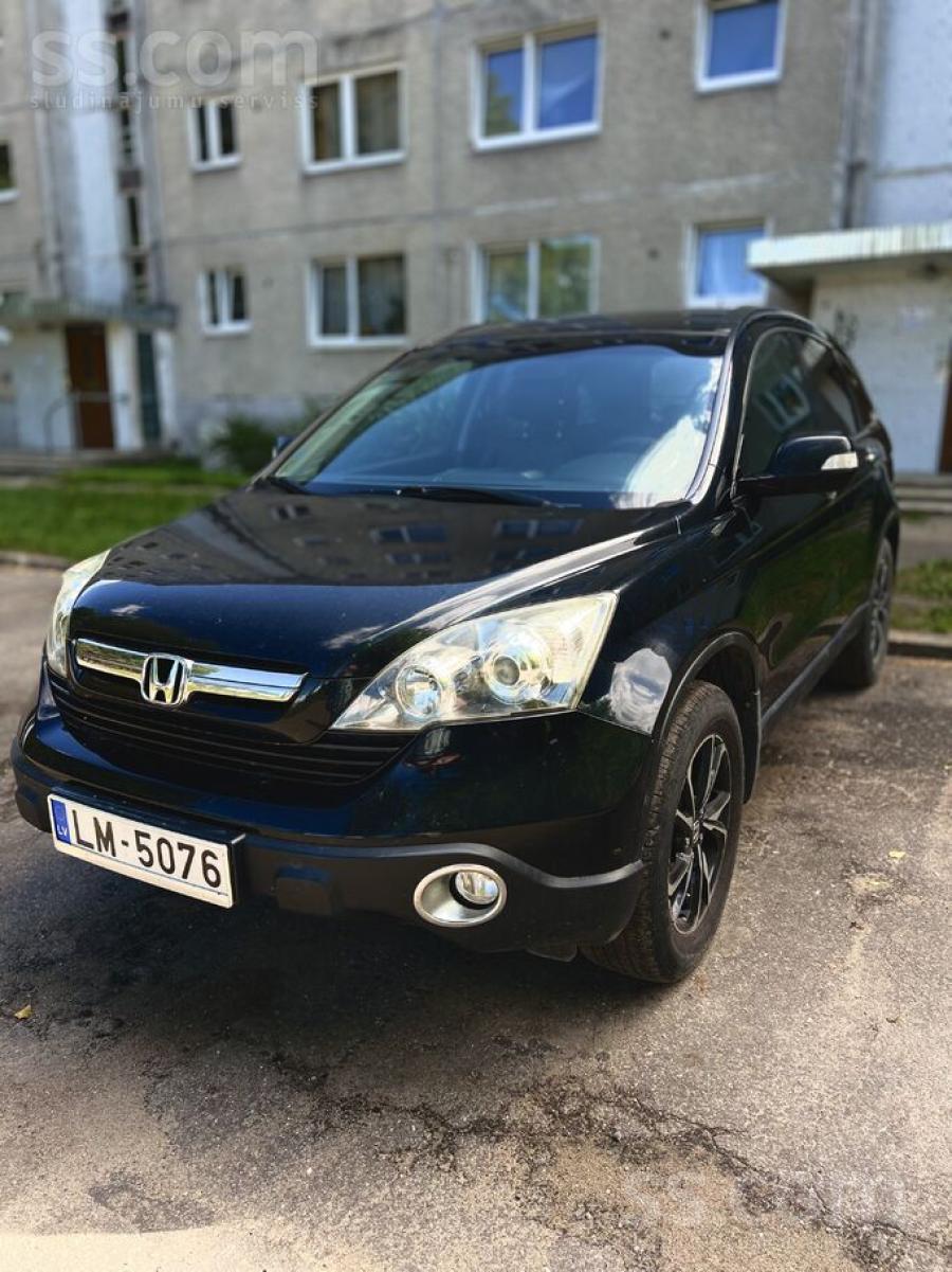 Black Honda CR-V 2009 in Riga, with an engine capacity of 2.20 L and mileage of 297 thousand km for 5300 €, photo 6 on AUTOMOTO.COM.LV