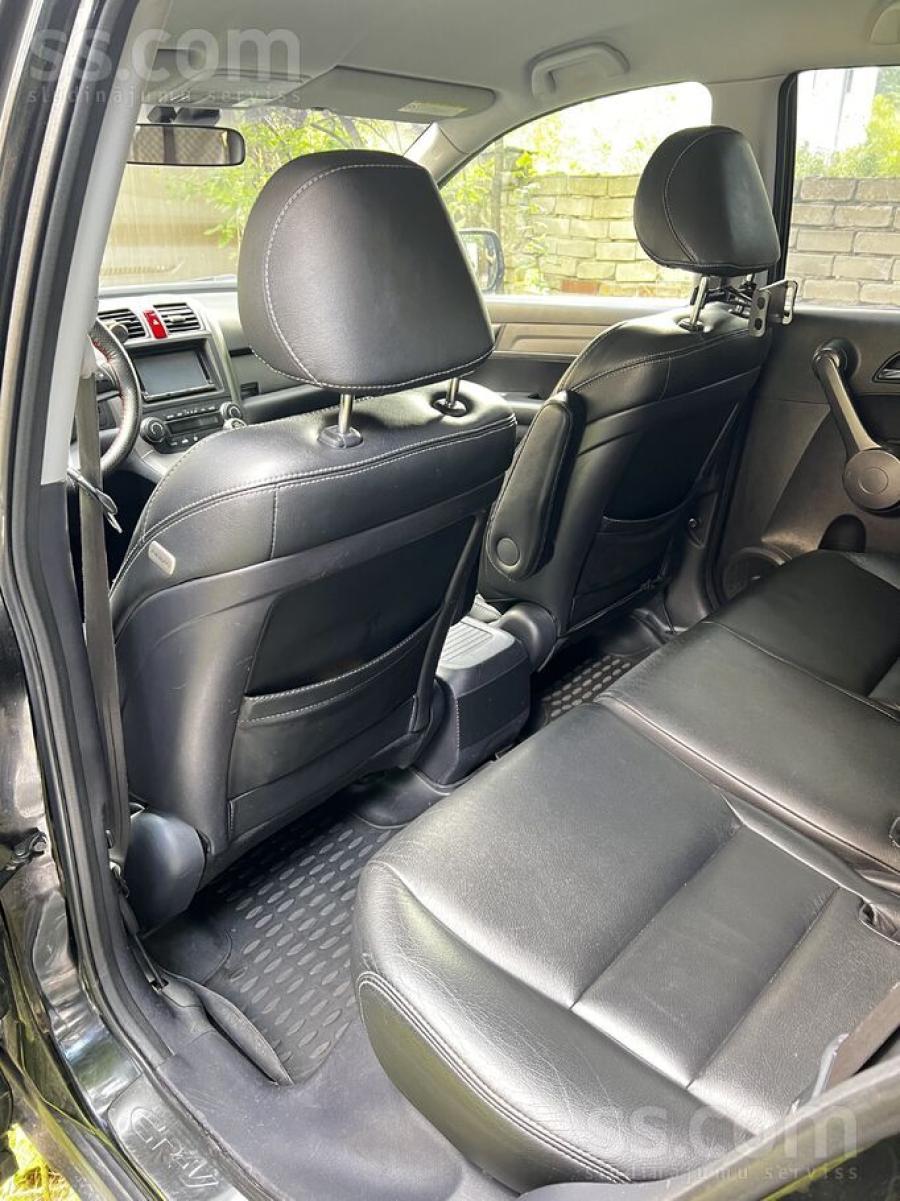 Black Honda CR-V 2009 in Riga, with an engine capacity of 2.20 L and mileage of 297 thousand km for 5300 €, photo 10 on AUTOMOTO.COM.LV