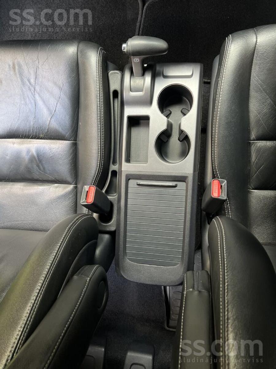 Black Honda CR-V 2009 in Riga, with an engine capacity of 2.20 L and mileage of 297 thousand km for 5300 €, photo 12 on AUTOMOTO.COM.LV