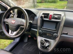 Black Honda CR-V 2009 in Riga, with an engine capacity of 2.20 L and mileage of 297 thousand km for 5300 €, photo 13 on AUTOMOTO.COM.LV