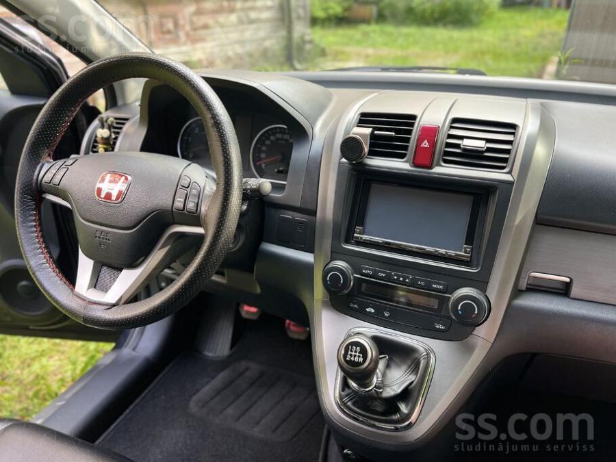 Black Honda CR-V 2009 in Riga, with an engine capacity of 2.20 L and mileage of 297 thousand km for 5300 €, photo 13 on AUTOMOTO.COM.LV