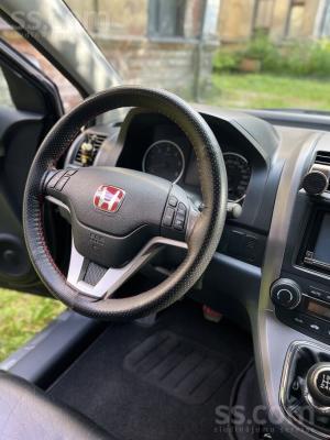 Black Honda CR-V 2009 in Riga, with an engine capacity of 2.20 L and mileage of 297 thousand km for 5300 €, photo 14 on AUTOMOTO.COM.LV