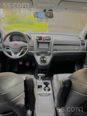 Black Honda CR-V 2009 in Riga, with an engine capacity of 2.20 L and mileage of 297 thousand km for 5300 €, photo 15 on AUTOMOTO.COM.LV