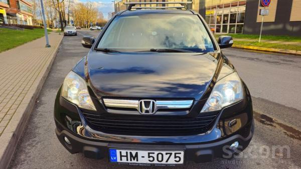 Black Honda CR-V 2010 in Riga, with an engine capacity of 2.20 L and mileage of 320 thousand km for 6000 €, photo 6 on AUTOMOTO.COM.LV
