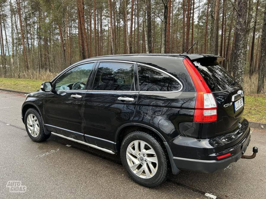 Black Honda CR-V 2010 in Visaginas, with an engine capacity of 2.20 L and mileage of 200 thousand km for 5500 €, photo 4 on AUTOMOTO.COM.LV