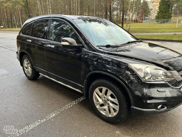 Black Honda CR-V 2010 in Visaginas, with an engine capacity of 2.20 L and mileage of 200 thousand km for 5500 €, photo 5 on AUTOMOTO.COM.LV