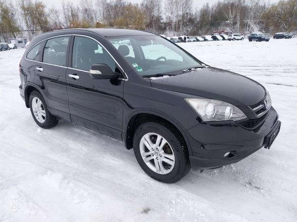 Black Honda CR-V 2010 in Marijampole, with an engine capacity of 2.00 L and mileage of 218 thousand km for 5950 €, photo 1 on AUTOMOTO.COM.LV