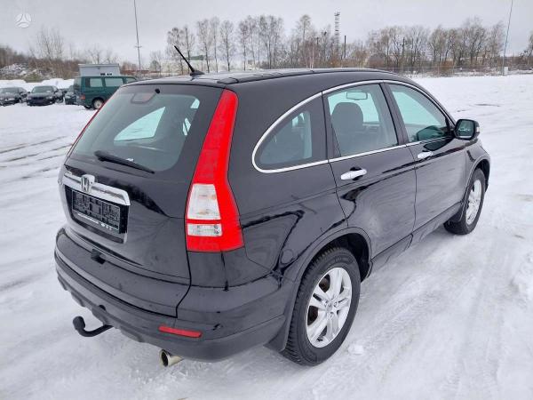 Black Honda CR-V 2010 in Marijampole, with an engine capacity of 2.00 L and mileage of 218 thousand km for 5950 €, photo 3 on AUTOMOTO.COM.LV