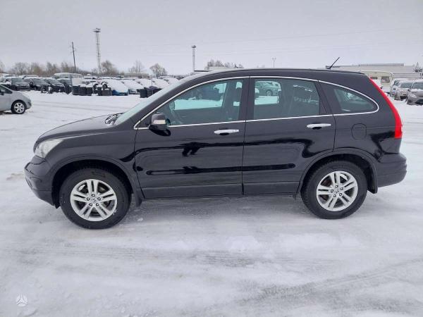 Black Honda CR-V 2010 in Marijampole, with an engine capacity of 2.00 L and mileage of 218 thousand km for 5950 €, photo 10 on AUTOMOTO.COM.LV