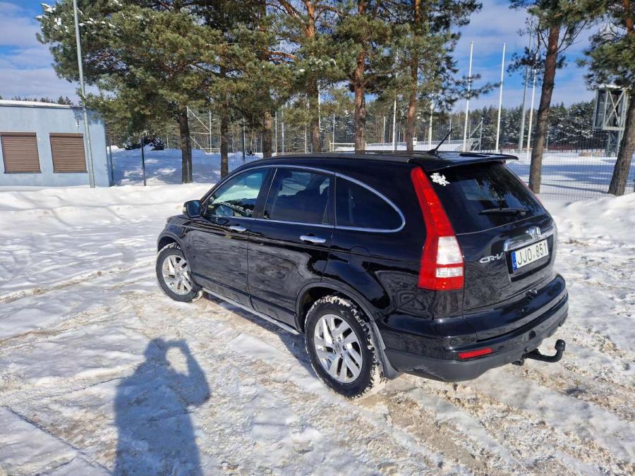 Black Honda CR-V 2010 in Utena, with an engine capacity of 2.20 L and mileage of 201 thousand km for 5600 €, photo 3 on AUTOMOTO.COM.LV