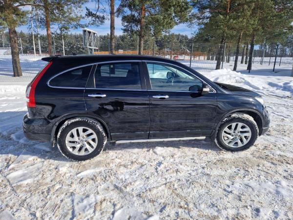 Black Honda CR-V 2010 in Utena, with an engine capacity of 2.20 L and mileage of 201 thousand km for 5600 €, photo 5 on AUTOMOTO.COM.LV