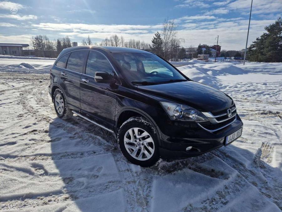 Black Honda CR-V 2010 in Utena, with an engine capacity of 2.20 L and mileage of 201 thousand km for 5600 €, photo 6 on AUTOMOTO.COM.LV