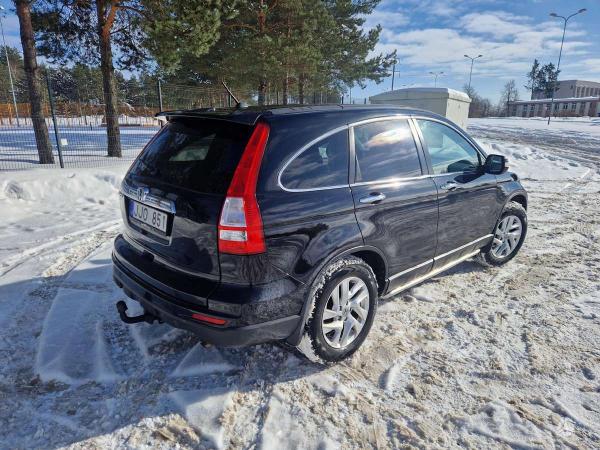 Black Honda CR-V 2010 in Utena, with an engine capacity of 2.20 L and mileage of 201 thousand km for 5600 €, photo 9 on AUTOMOTO.COM.LV