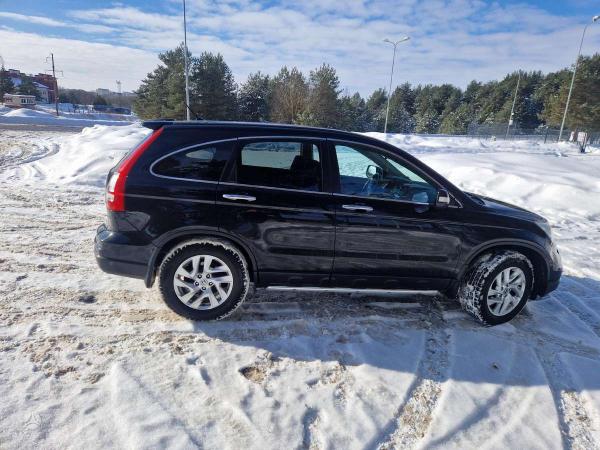 Black Honda CR-V 2010 in Utena, with an engine capacity of 2.20 L and mileage of 201 thousand km for 5600 €, photo 10 on AUTOMOTO.COM.LV