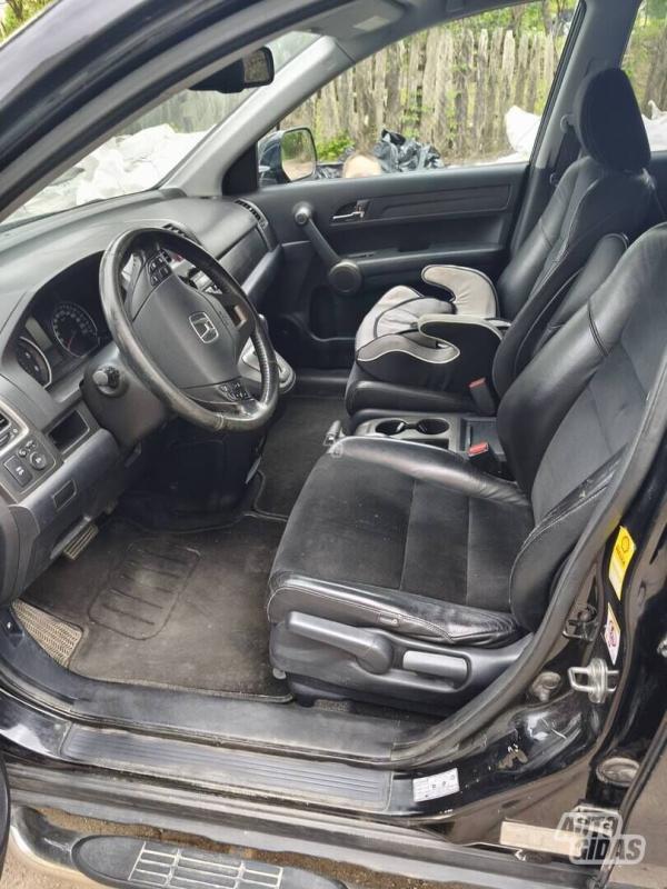 Black Honda CR-V 2010 in Vilnius, with an engine capacity of 2.20 L and mileage of 376 thousand km for 6500 €, photo 10 on AUTOMOTO.COM.LV