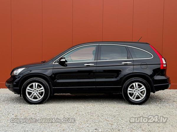 Black Honda CR-V 2010 in Tallinn, with an engine capacity of 2.00 L and mileage of 236 thousand km for 6800 €, photo 7 on AUTOMOTO.COM.LV