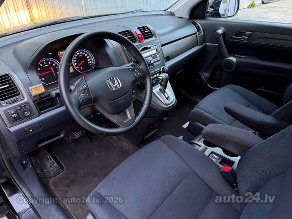 Black Honda CR-V 2010 in Tallinn, with an engine capacity of 2.00 L and mileage of 236 thousand km for 6800 €, photo 9 on AUTOMOTO.COM.LV