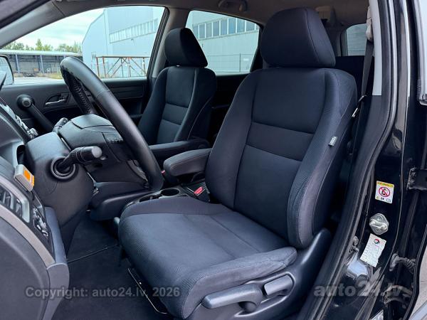 Black Honda CR-V 2010 in Tallinn, with an engine capacity of 2.00 L and mileage of 236 thousand km for 6800 €, photo 10 on AUTOMOTO.COM.LV