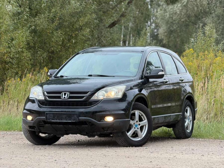 Black Honda CR-V 2010 in Kaunas, with an engine capacity of 2.20 L and mileage of 282 thousand km for 6900 €, photo 1 on AUTOMOTO.COM.LV