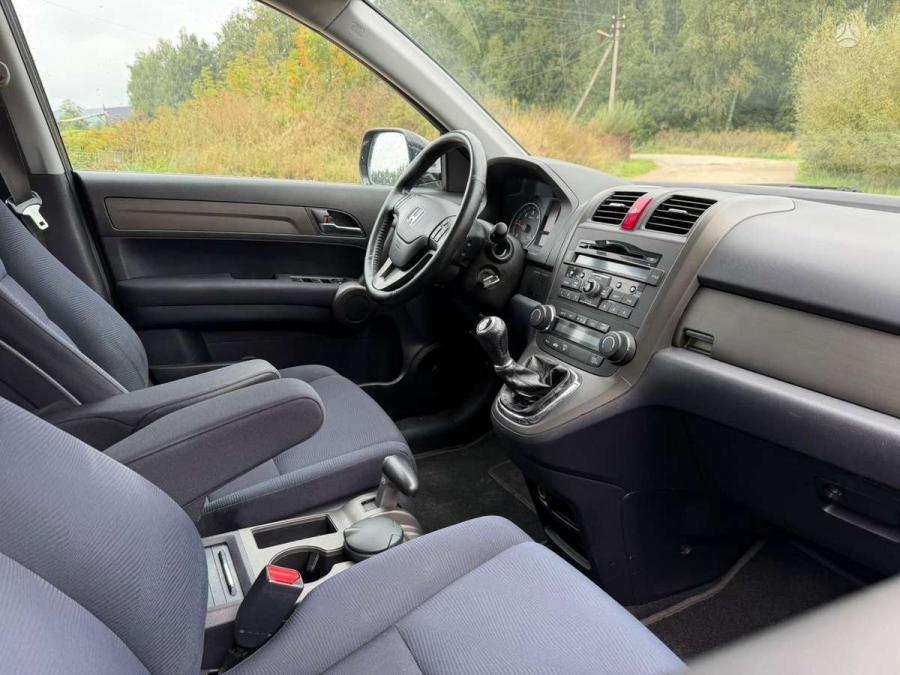 Black Honda CR-V 2010 in Kaunas, with an engine capacity of 2.20 L and mileage of 282 thousand km for 6900 €, photo 11 on AUTOMOTO.COM.LV