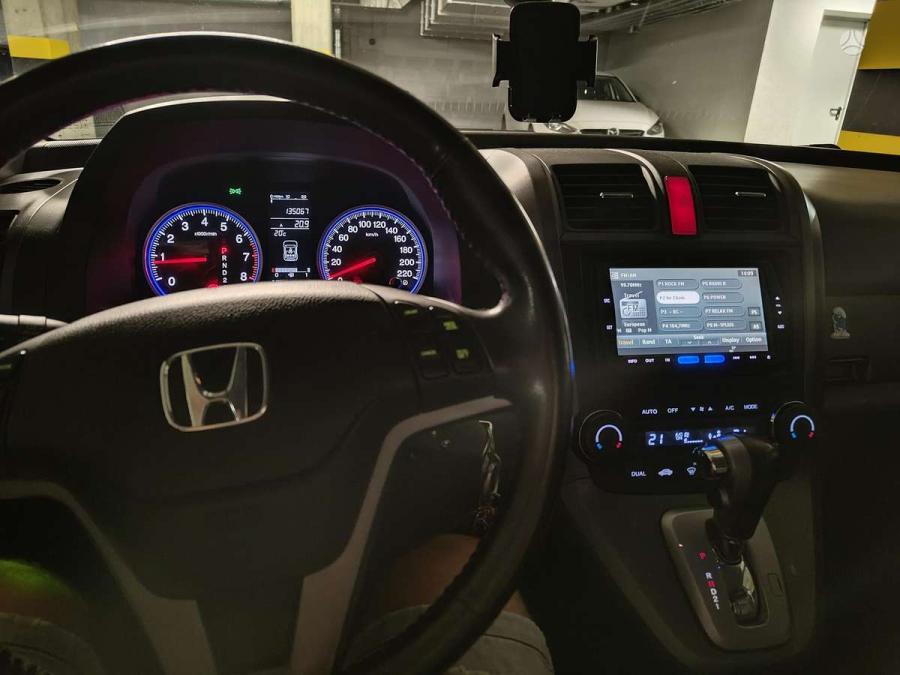 Melns Honda CR-V 2010 Viļņa, ar dzinēja tilpumu 2.40 L un nobraukumu 135 tūkst. km par 8800 €, foto 16 vietnē AUTOMOTO.COM.LV