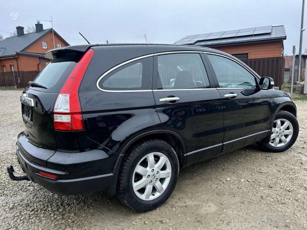 Black Honda CR-V 2011 in Kaisiadorys, with an engine capacity of 2.20 L and mileage of 293 thousand km for 6250 €, photo 4 on AUTOMOTO.COM.LV
